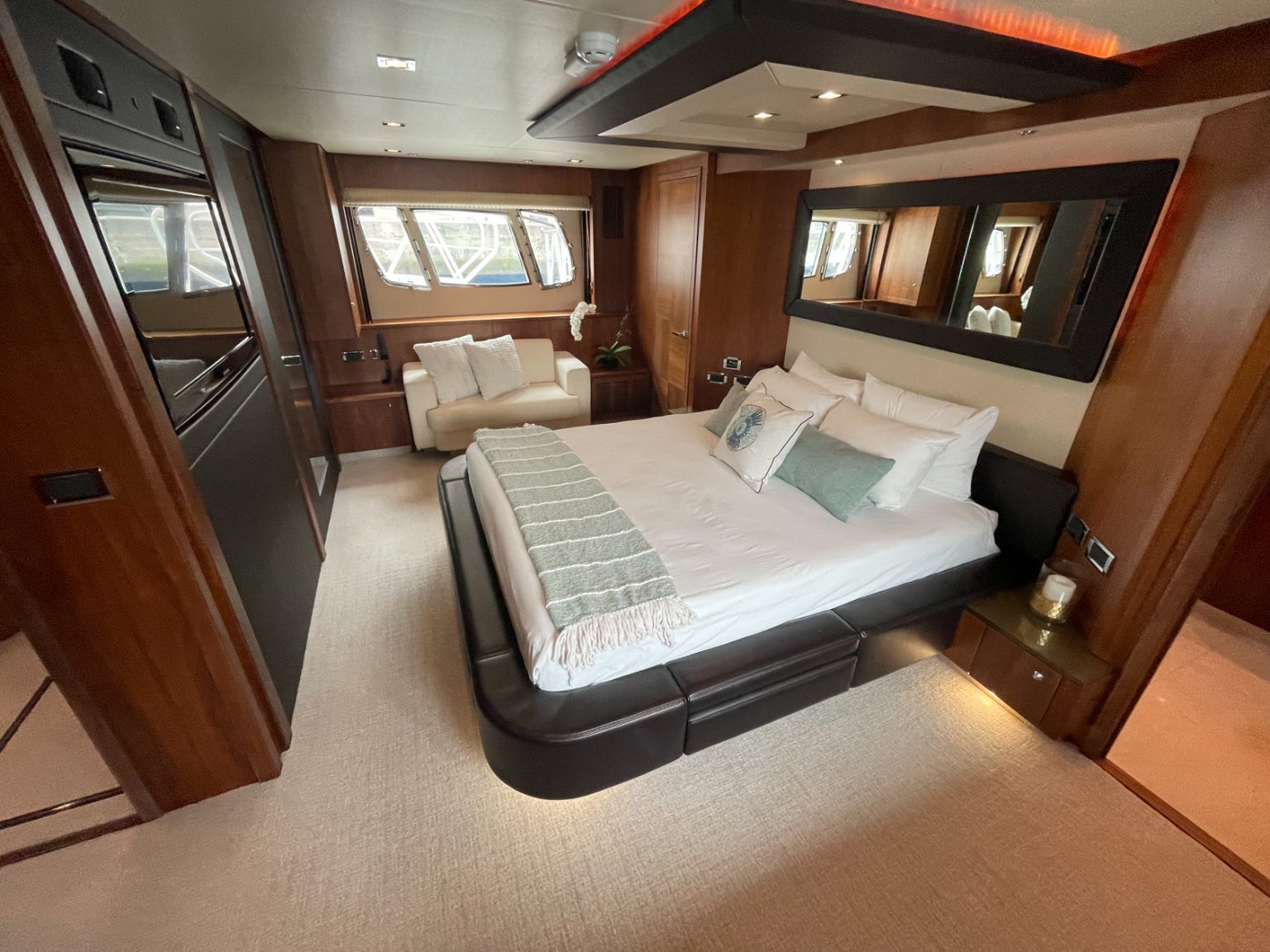 Splashed Out | Sunburst Yacht Charters
